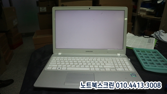 노트북 화면이 하얗게 나와요 백화증상 / 삼성노트북액정수리 NT500R5P-MD3S > 실시간수리현황 - 노트북액정수리 화면깨짐 액정고장 패널교체 | [노트북스크린] 노트북 ...